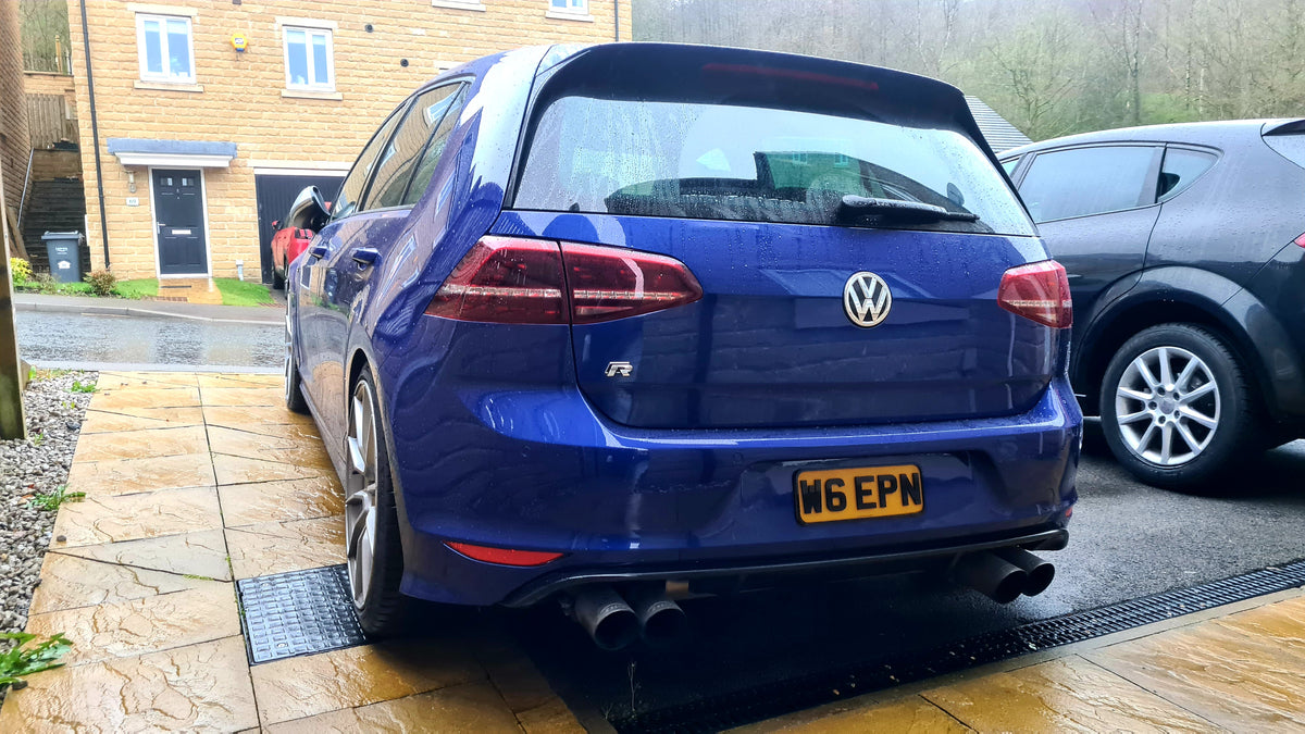 'Weapon' reg on 4D plates for this VW Golf R – Delta Plates