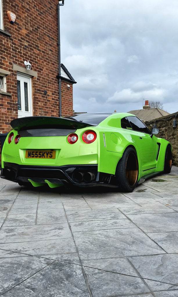 Nissan GTR with some 4D gel plates – Delta Plates