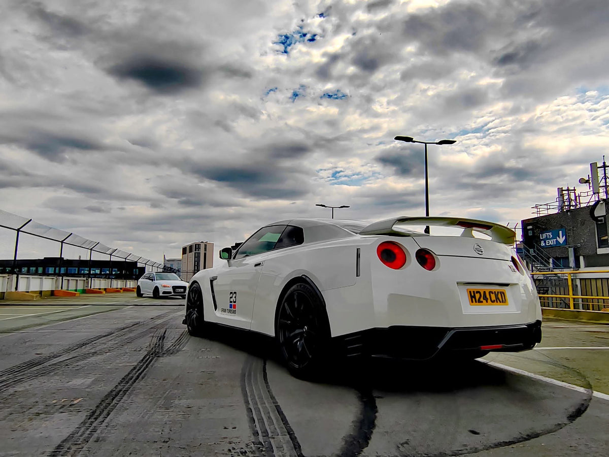 Nissan GTR R35 with some 3D gel plates – Delta Plates