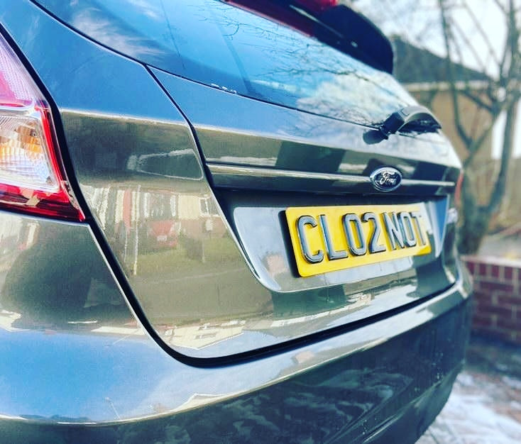 Fiesta ST with neon gel plates – Delta Plates