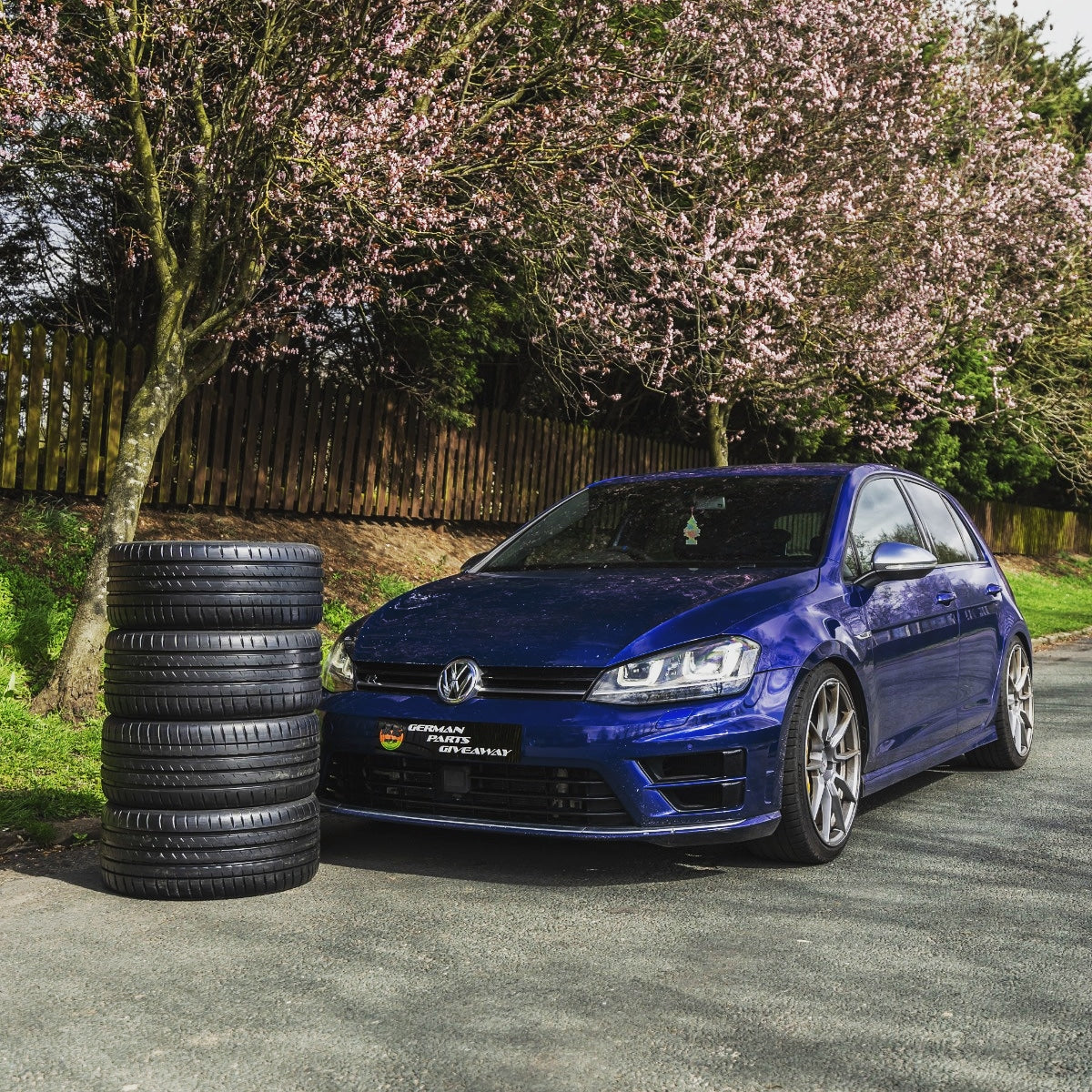 MK7 VW Golf R with some bespoke 4D Logo plates – Delta Plates