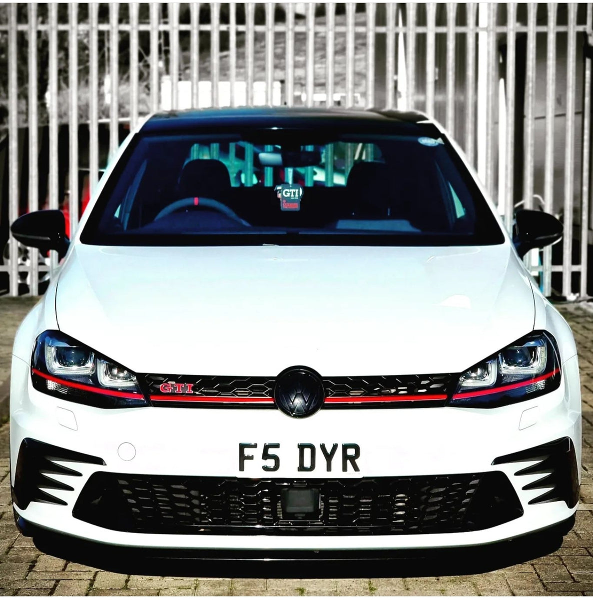 VW Golf GTI Clubsport with some short 3D gel plates – Delta Plates
